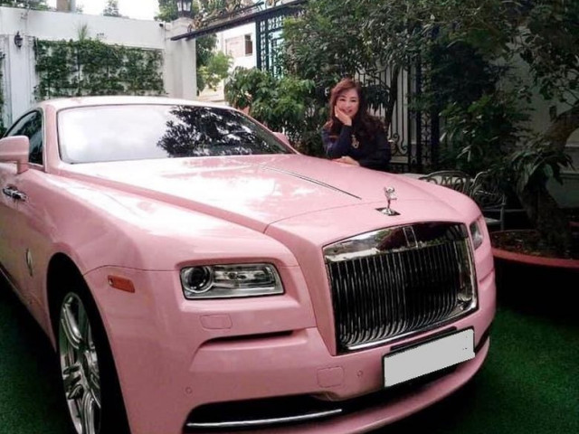 Dàn xe đắt đỏ của CEO nghìn tỷ Nguyễn Phương Hằng: Toàn Rolls-Royce với ...